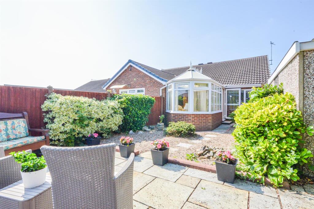 2 bedroom semi-detached bungalow for sale in Garden Close, Ossett, WF5