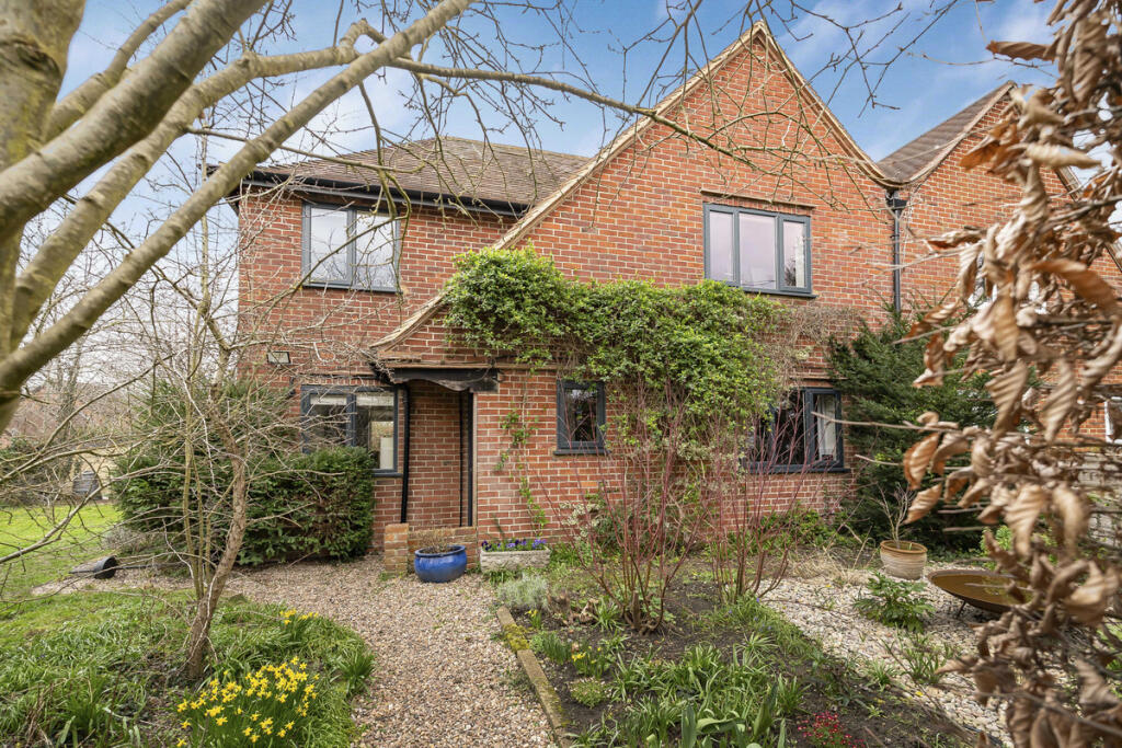 3 bedroom semi-detached house for sale in Benson Lane, Crowmarsh, OX10