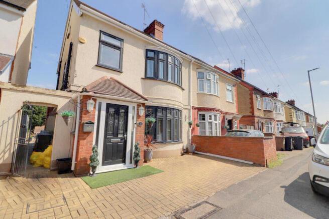 4 bedroom semi-detached house for sale in Carlton Crescent, New Bedford ...