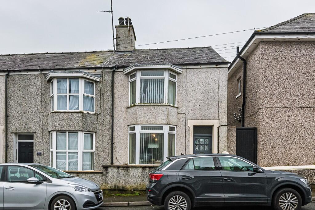 2 bedroom end of terrace house for sale in Tara Street, Holyhead, LL65