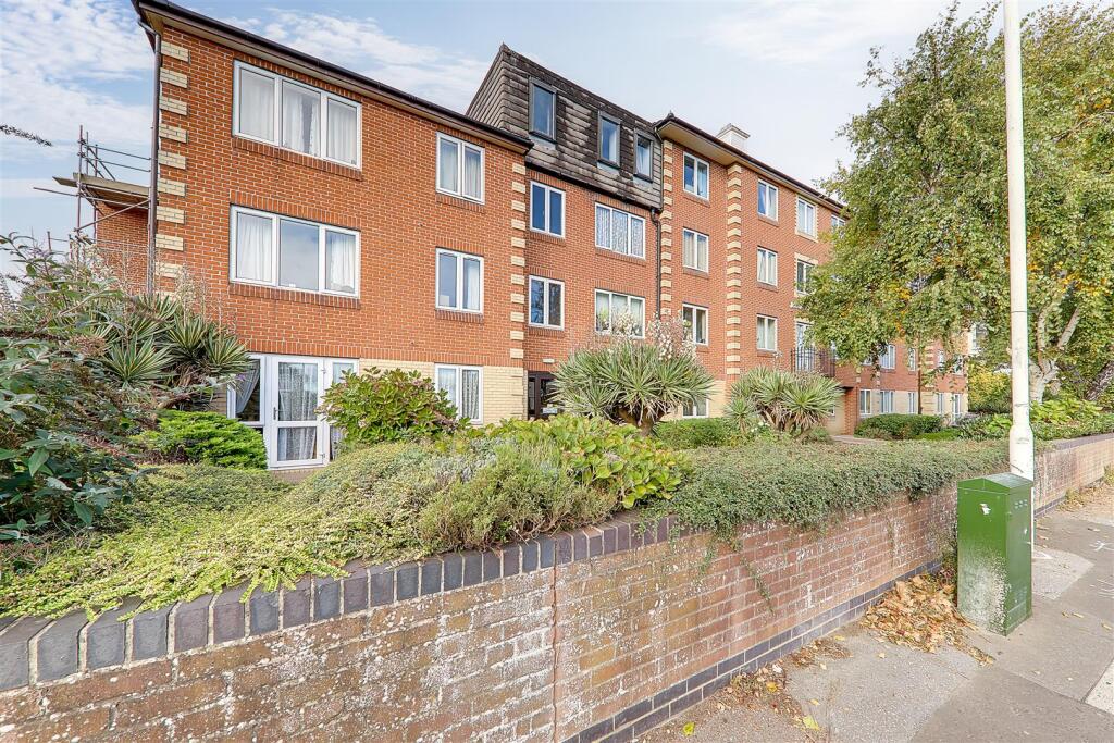 2 bedroom retirement property for sale in Homesteyne House, Broadwater ...
