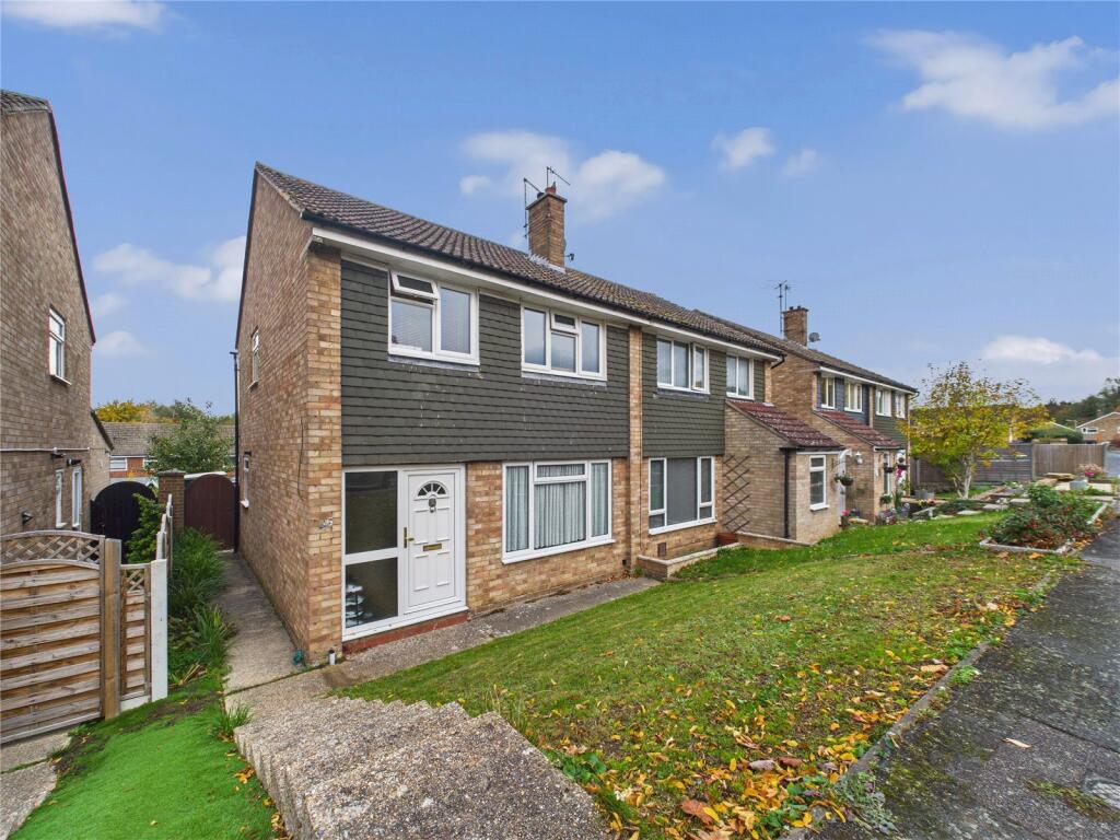 3 bedroom semi-detached house for sale in Meadow View Road, Sudbury ...