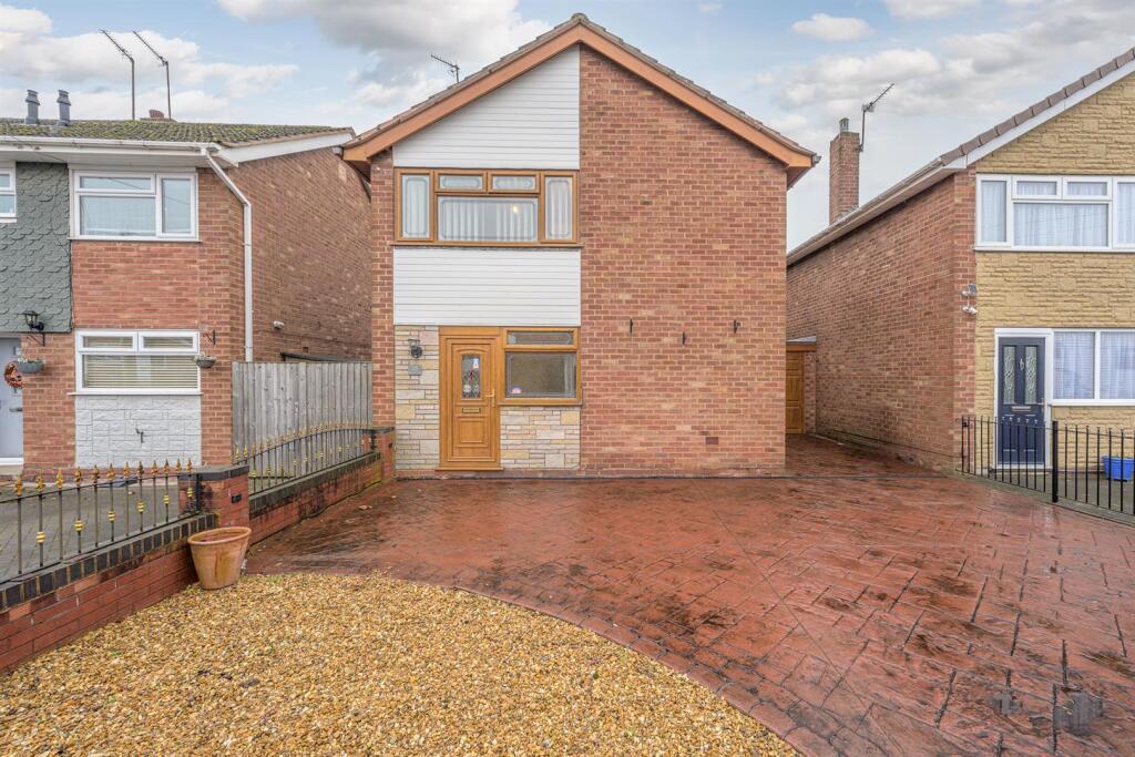 3 bedroom link detached house for sale in Burrows Road, Kingswinford ...