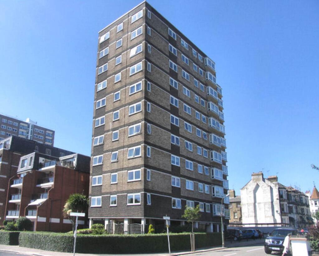 2 bedroom flat for sale in Westward Ho, Westcliff Parade, SS0