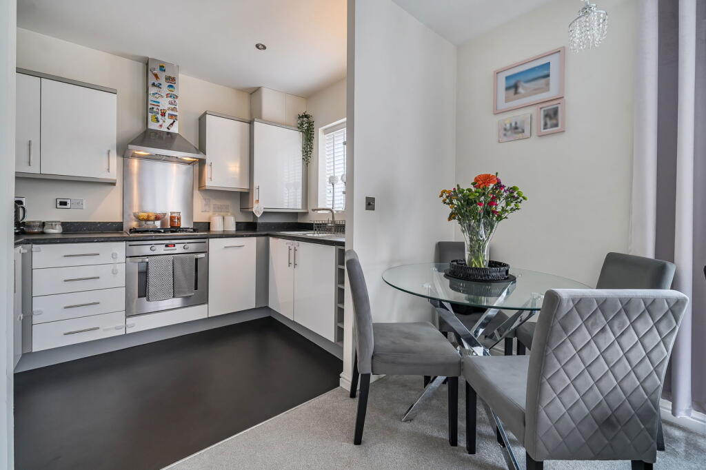 2 bedroom apartment for sale in John Hunt Drive, Popley Basingstoke ...