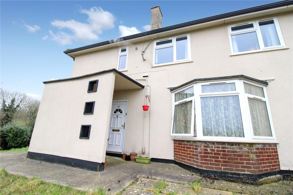 2 bedroom maisonette for sale in Shrewton Walk, Penhill, Swindon, SN2