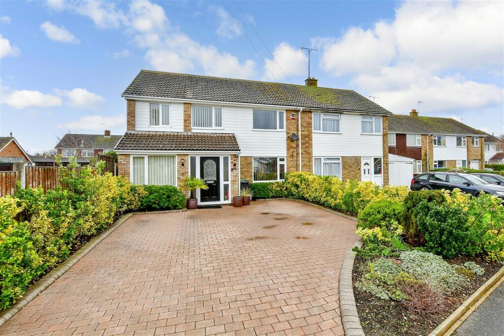 4 bedroom semi-detached house for sale in Iden Crescent, Staplehurst ...