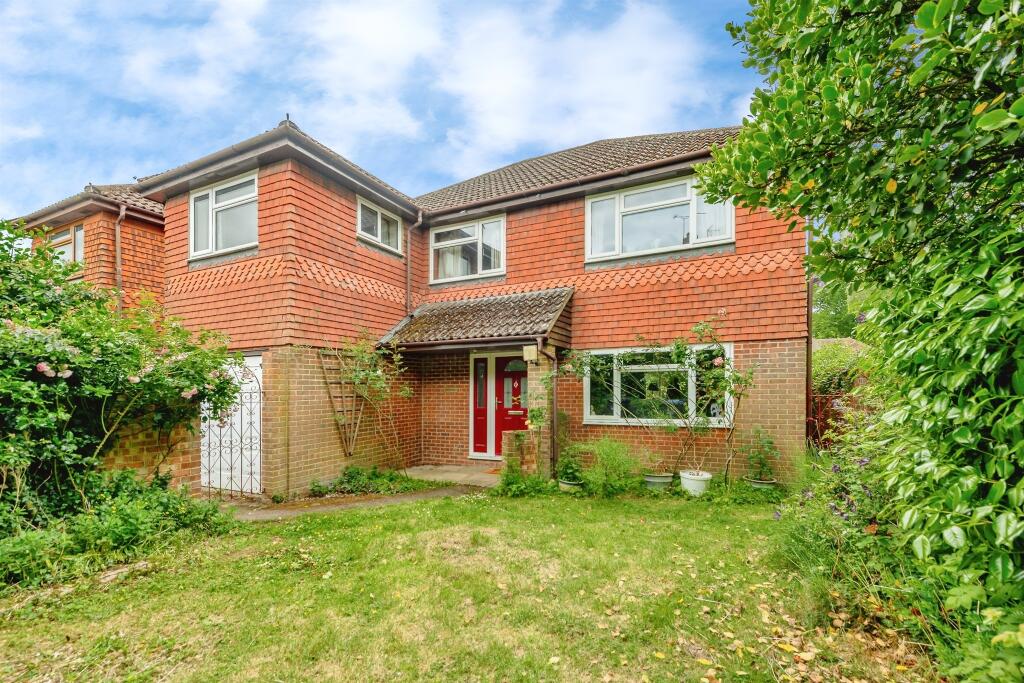 3 bedroom detached house for sale in Squires Close, Crawley Down ...