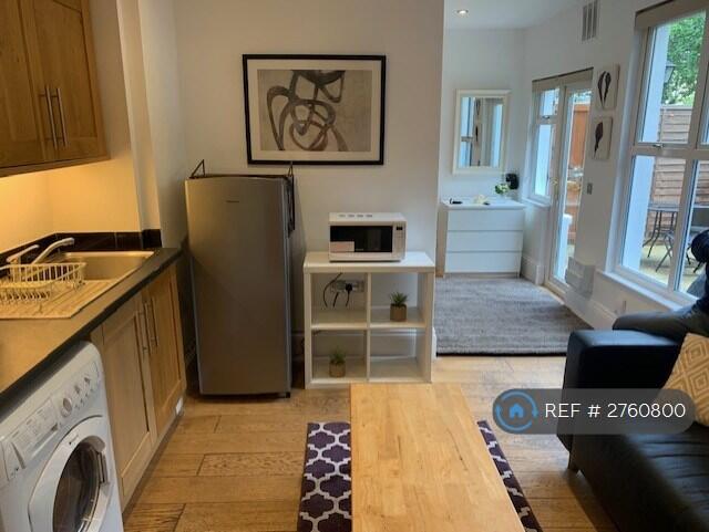 Studio flat for rent in Berrylands Road, Kingston Upon Thames, Surbiton ...