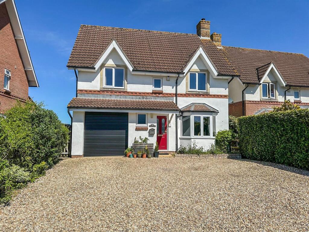 4 bedroom detached house for sale in The Green, Dauntsey, Chippenham, SN15