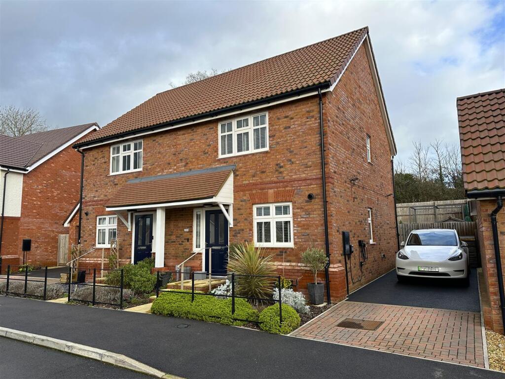 2 bedroom semi-detached house for sale in Threadneedle Street ...