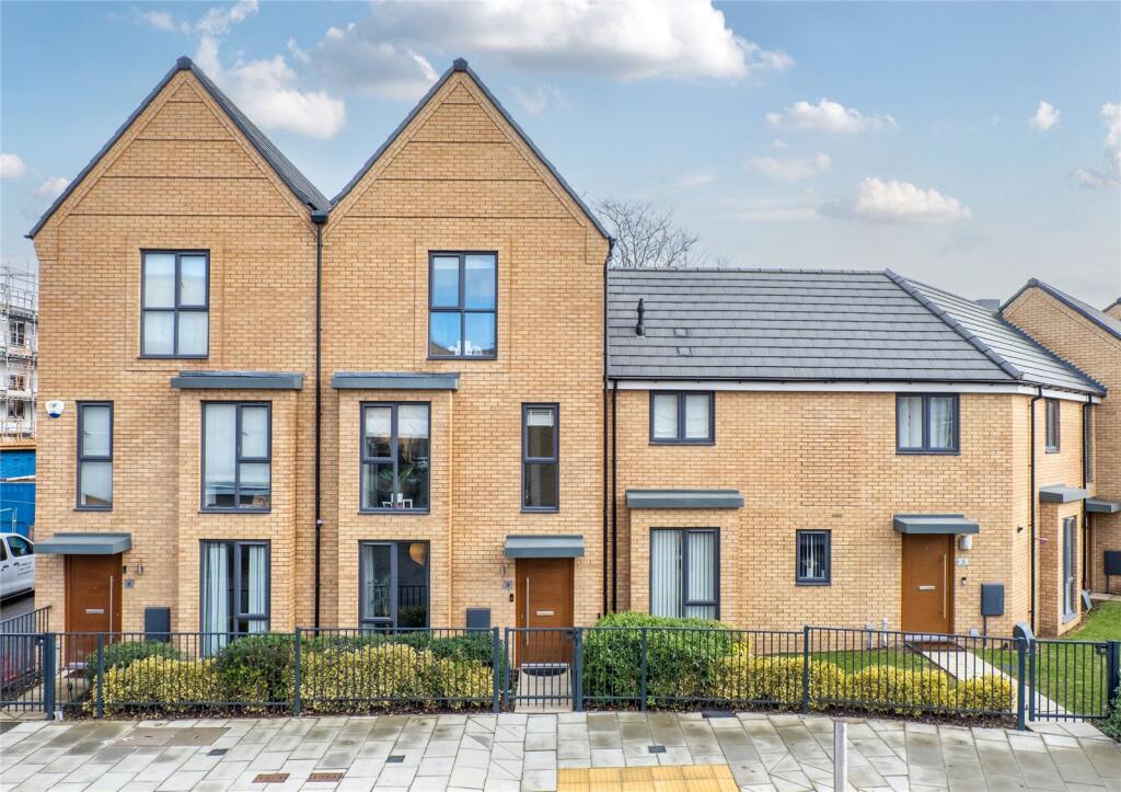 4 bedroom terraced house for sale in Crete Hall Road, Northfleet ...