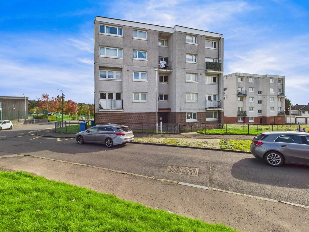 3 bedroom ground floor flat for sale in Irving Court , Hardgate ...