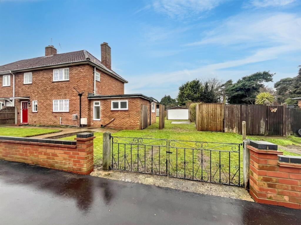 3 bedroom semi-detached house for sale in Hellesdon, Norwich, NR6