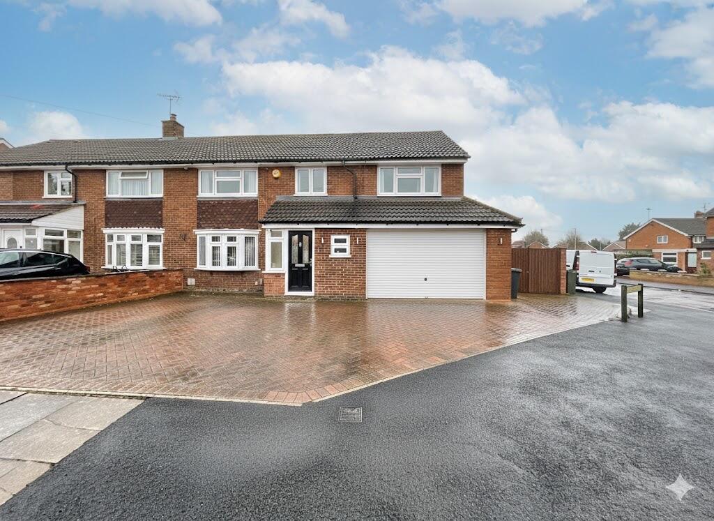 4 bedroom semi-detached house for sale in Croxton Close, Luton ...