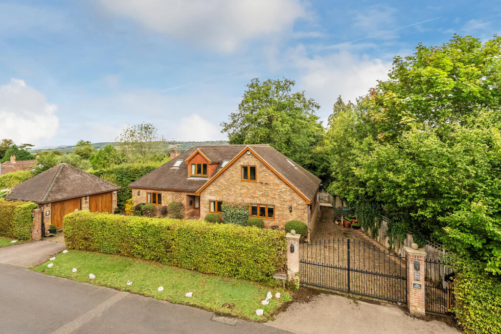4 bedroom detached house for sale in Uvedale Road, Oxted, Surrey, RH8