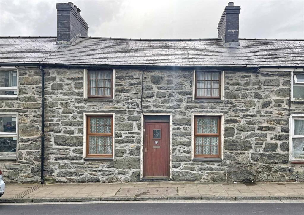 2 bedroom terraced house for sale in High Street, Blaenau Ffestiniog ...