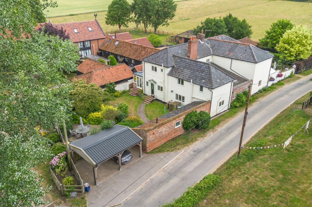 3 bedroom semi-detached house for sale in South Burlingham, NR13