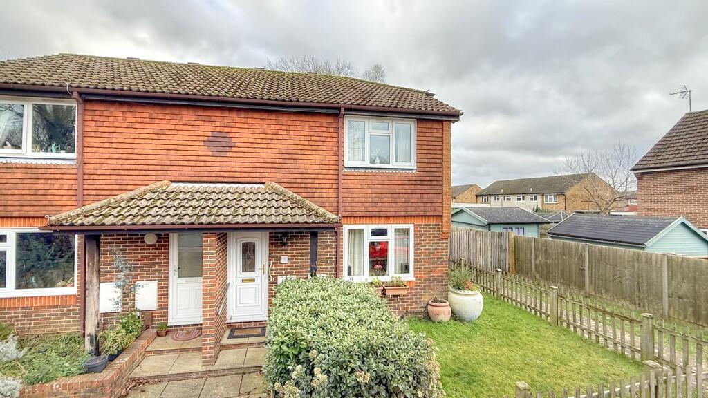 2 bedroom end of terrace house for sale in Hawthorn Court, Petersfield ...