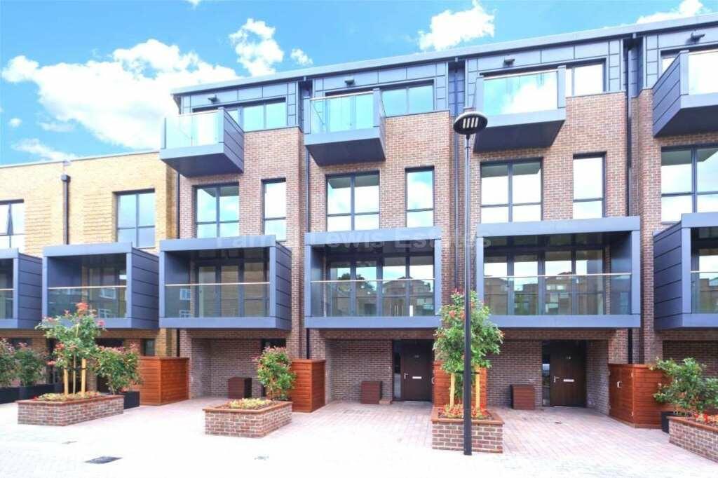 4 bedroom town house for rent in W3 7FF, W3