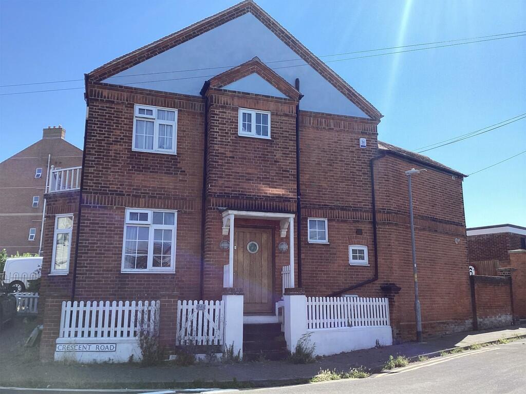 3 bedroom semi-detached house for rent in Crescent Road, Walton On The ...