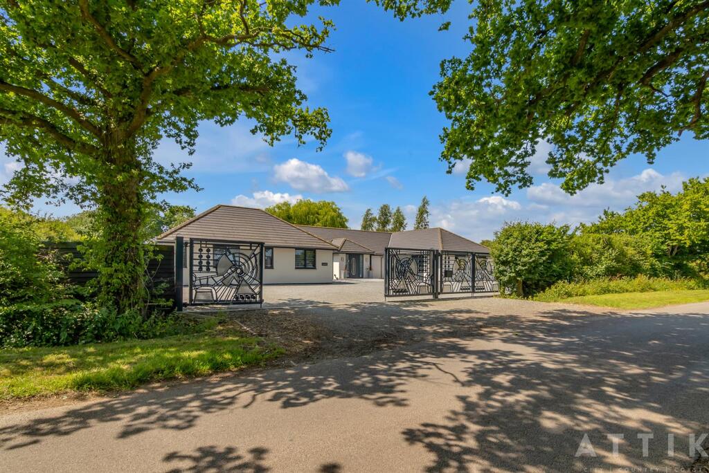 5 bedroom detached bungalow for sale in Ringsfield Road, Ilketshall St ...