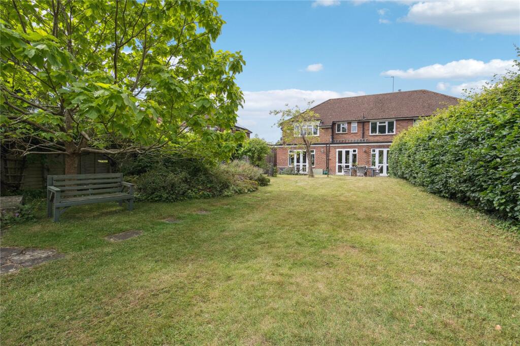5 bedroom semi-detached house for sale in Cheyne Walk, Chesham ...
