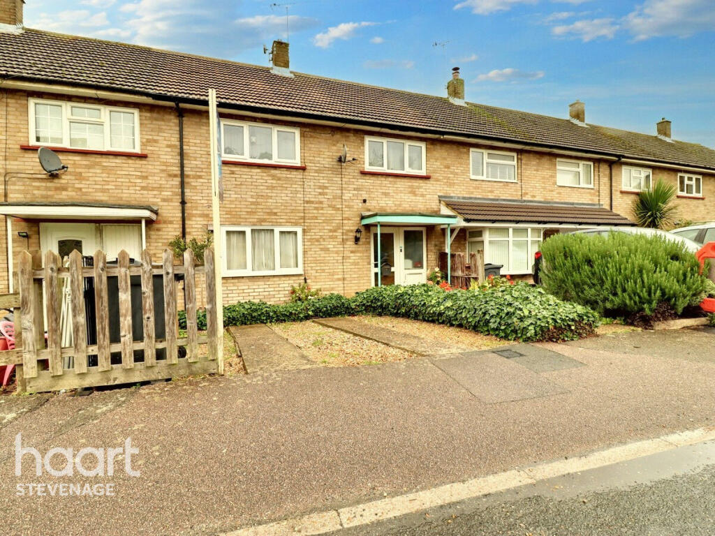 3 bedroom terraced house for sale in Nightingale Walk, Stevenage, SG2
