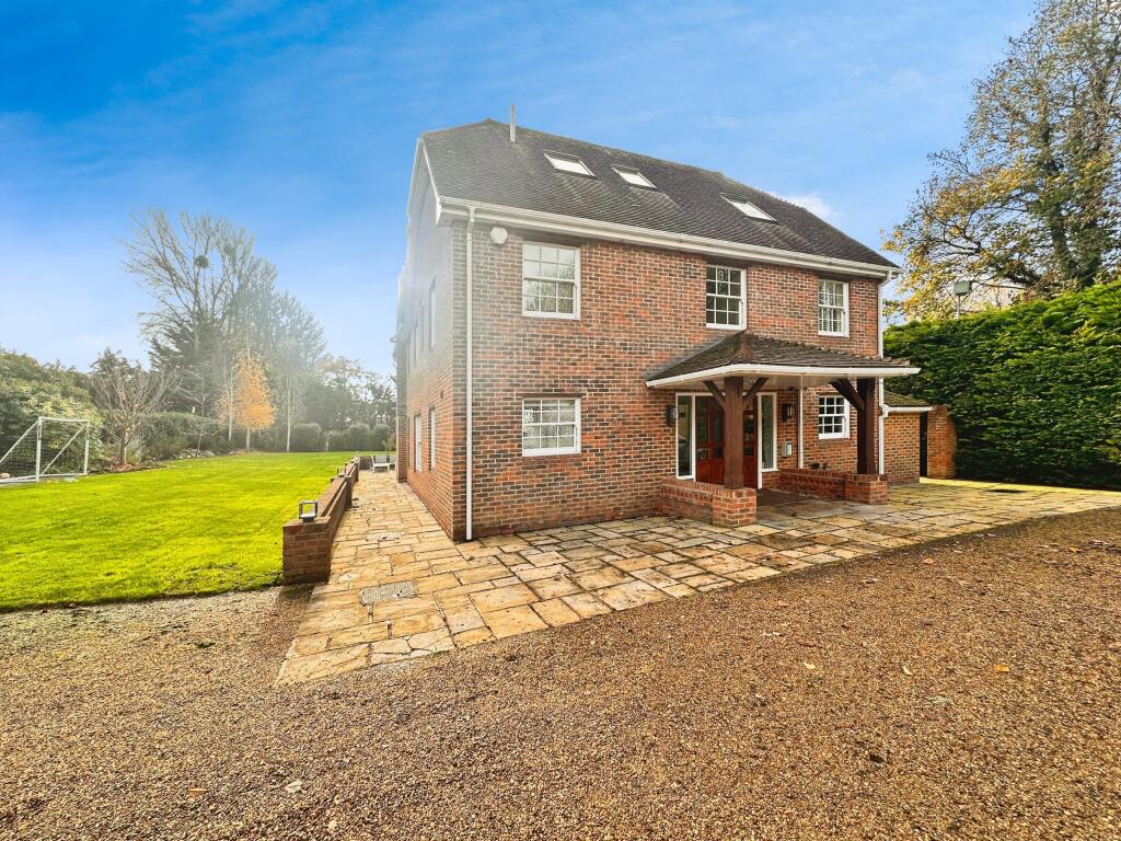 6 bedroom detached house for sale in Kenward Road, Maidstone, ME18