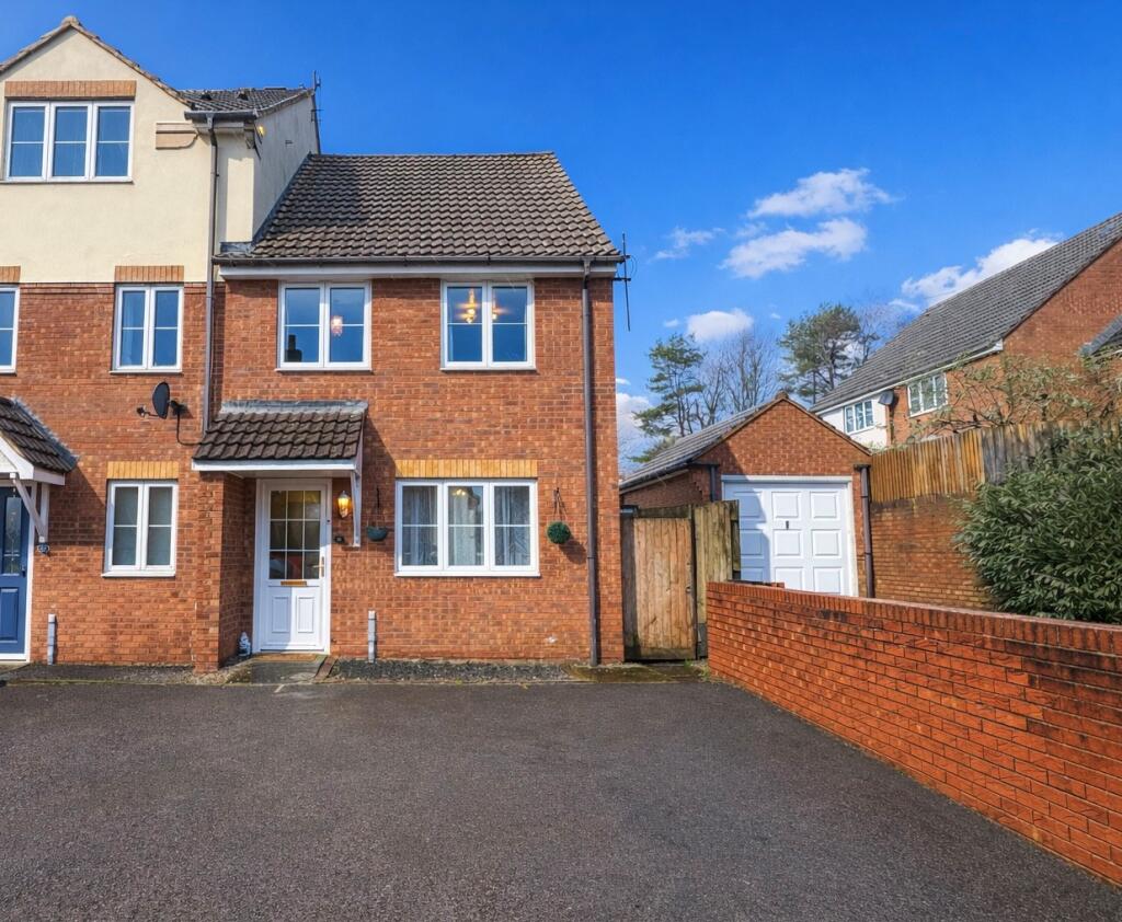 3 bedroom end of terrace house for sale in Elmleigh, Yeovil, BA21