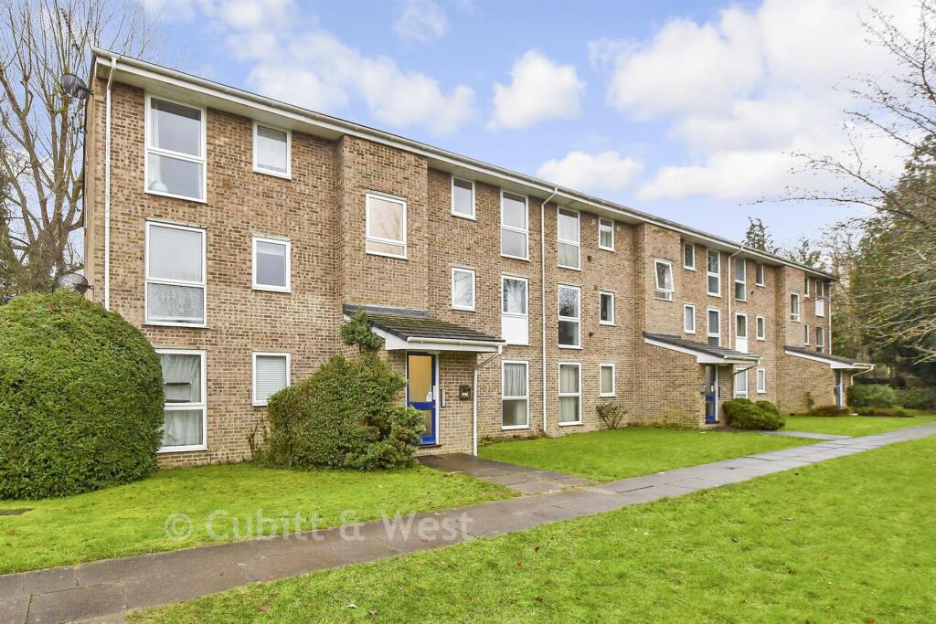 2 bedroom apartment for sale in Sarel Way, Horley, Surrey, RH6