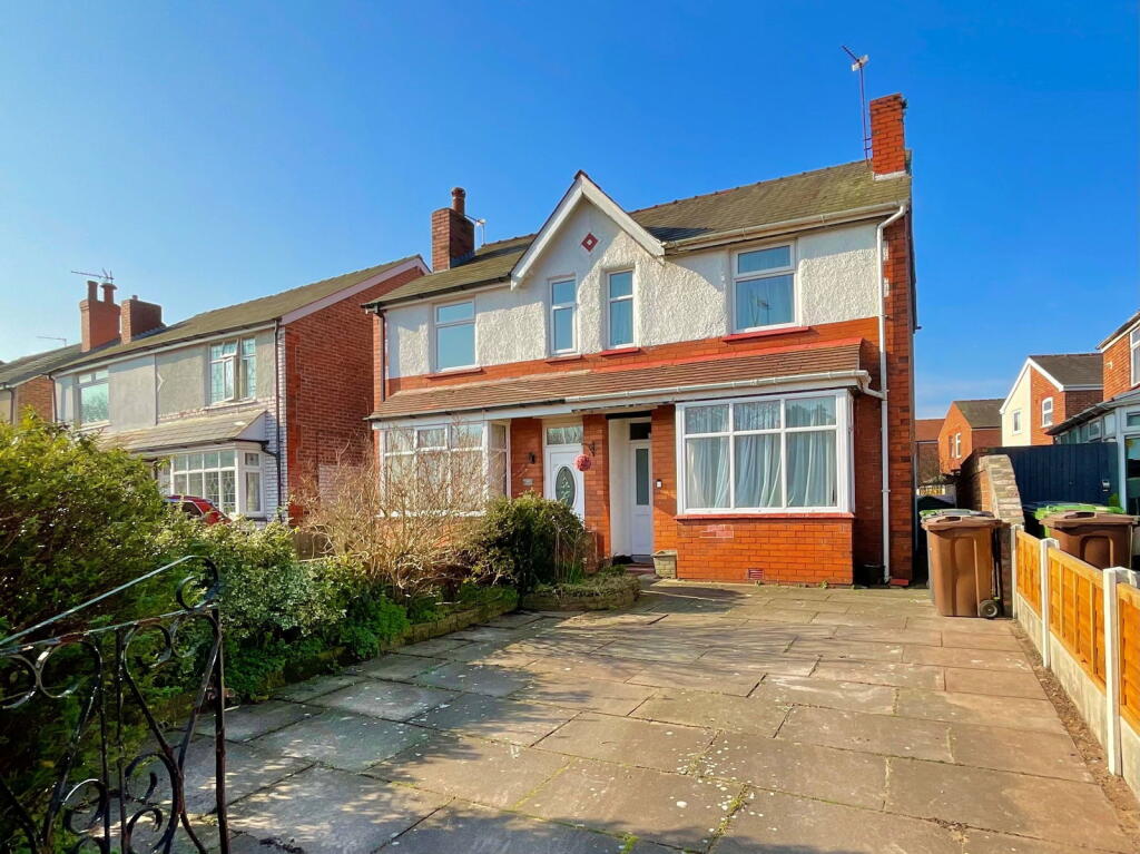 3 bedroom semi-detached house for sale in Wennington Road, Southport, PR9
