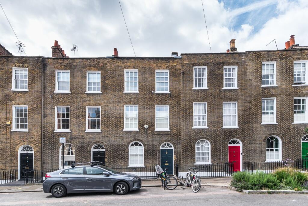 3 bedroom terraced house for sale in Charlton Place, Angel, N1