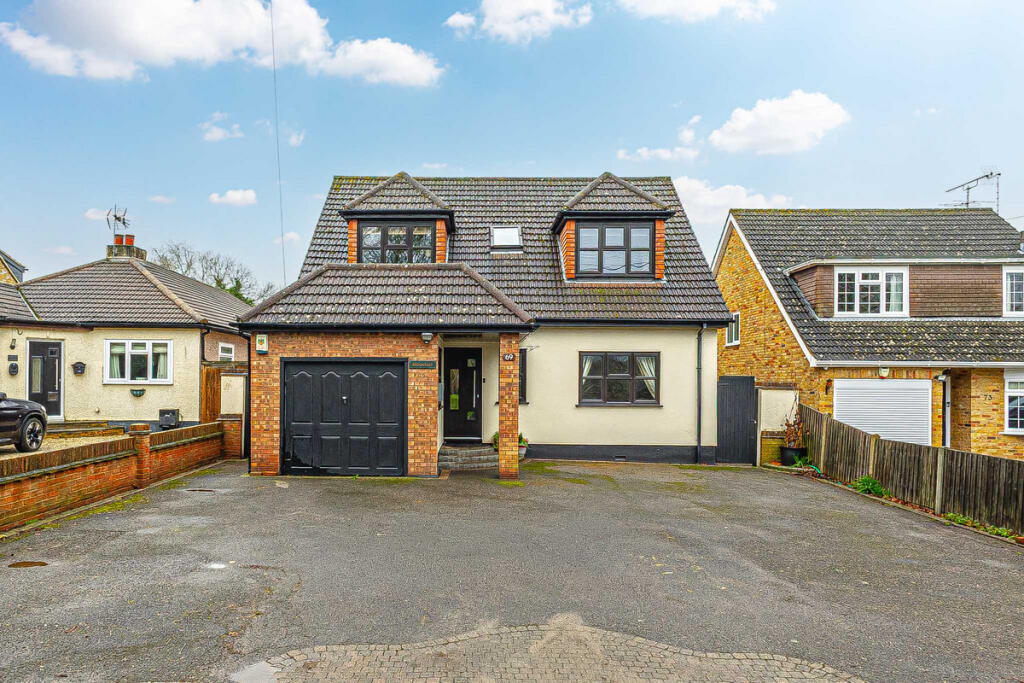 4 bedroom detached house for sale in Castledon Road, Wickford, SS12