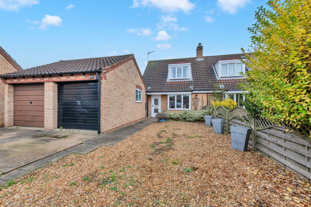 2 bedroom semi-detached house for sale in Haddenham, Ely, CB6 3TZ, CB6