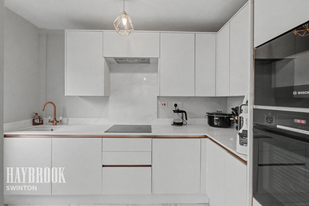 3 bedroom semi-detached house for sale in Oak Grove, Doncaster, DN12
