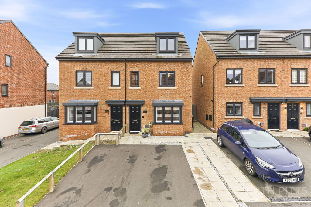3 bedroom semi-detached house for sale in Colliery Drive, Hemsworth, WF9