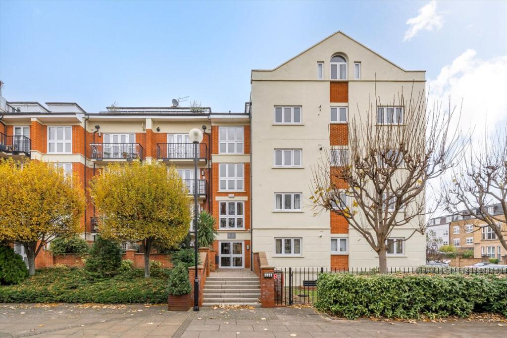 2 bedroom flat for sale in Corney Reach Way, Chiswick, W4