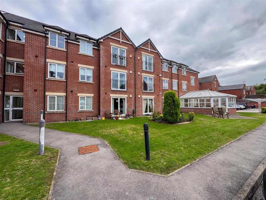 2 bedroom apartment for sale in Royal Court, Worksop, S80