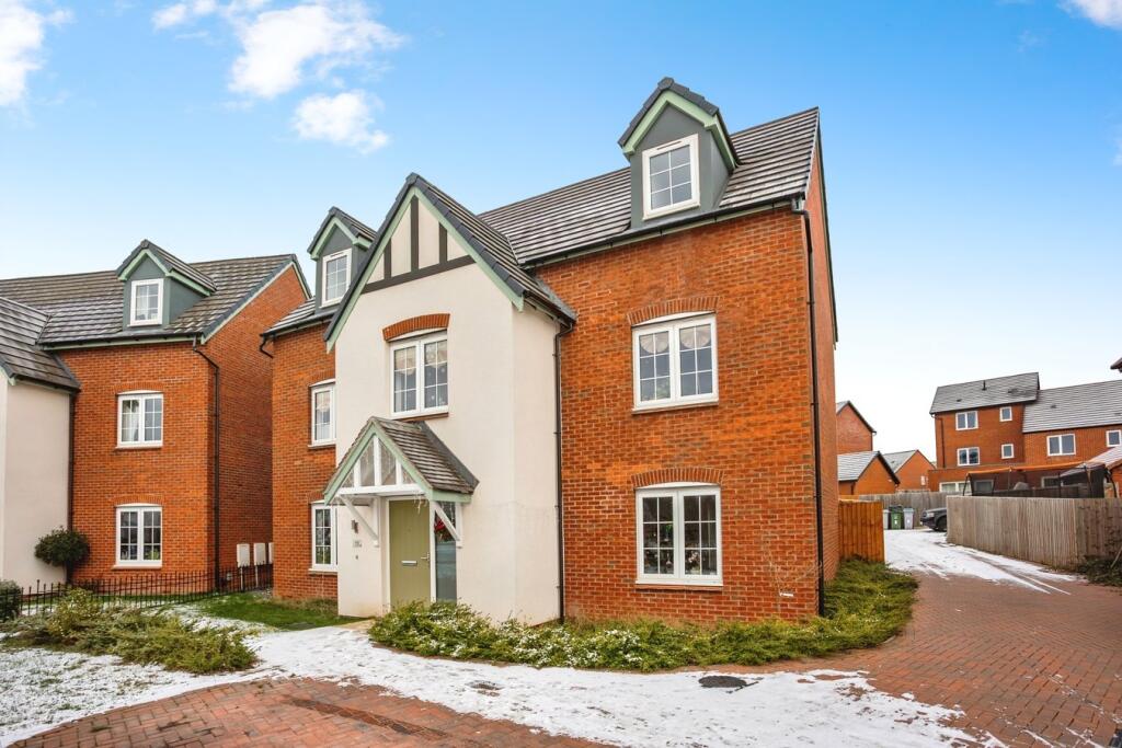 6 bedroom detached house for sale in Threadneedle Way, Newark, NG24