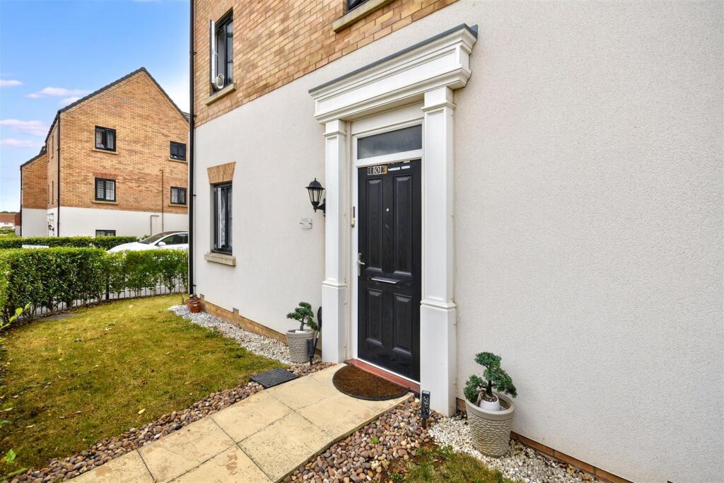 2 bedroom flat for sale in Holdenby Drive, Priors Hall Park, NN17 5EG, NN17