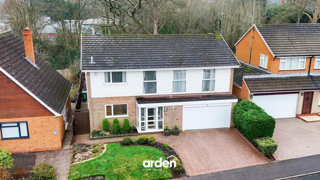 4 bedroom detached house for sale in Wolverton Close, Redditch, B98