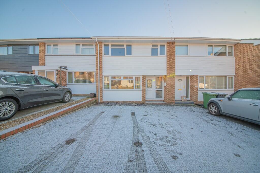 3 bedroom terraced house for sale in Ormond Close, Fair Oak, Eastleigh ...
