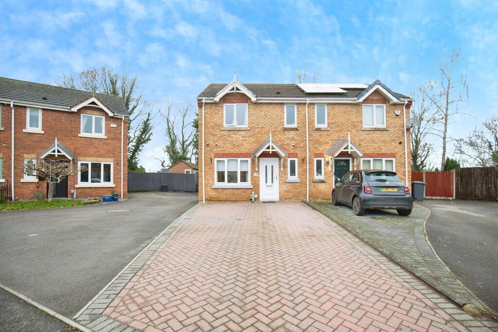 3 bedroom semi-detached house for sale in Rannoch Drive, Nuneaton, CV10