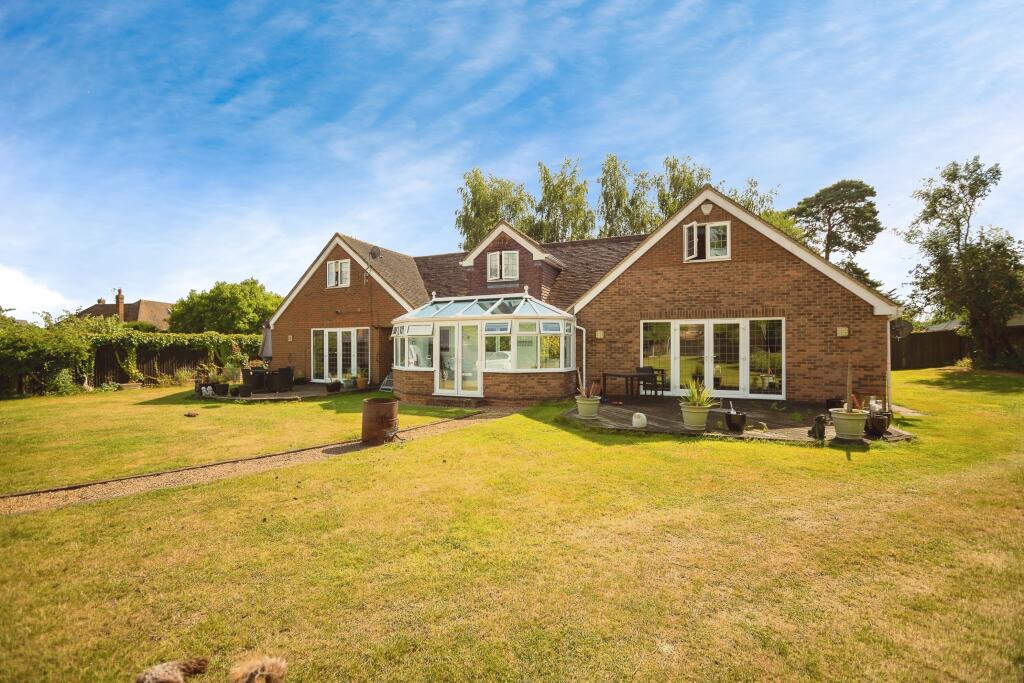 5 bedroom detached house for sale in Teston Road, West Malling, ME19