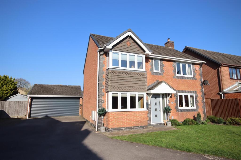 4 bedroom detached house for sale in Stapleford Close, Chippenham, SN15