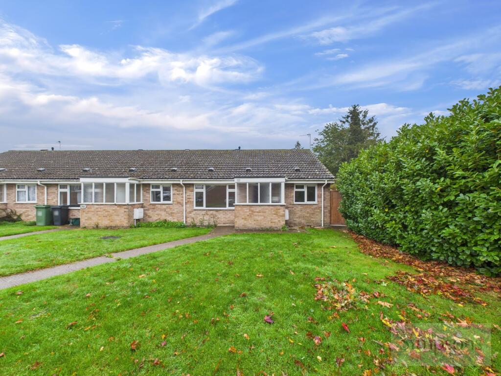 2 bedroom bungalow for sale in North Drive, Grove, OX12