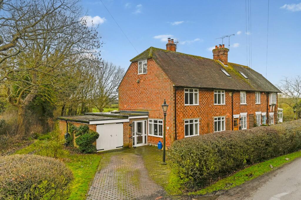 4 bedroom end of terrace house for sale in Shearway Lane, Headcorn ...