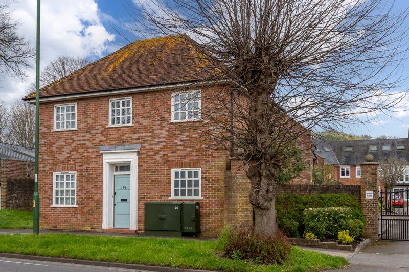 3 bedroom detached house for sale in Broyle Road, Chichester, PO19