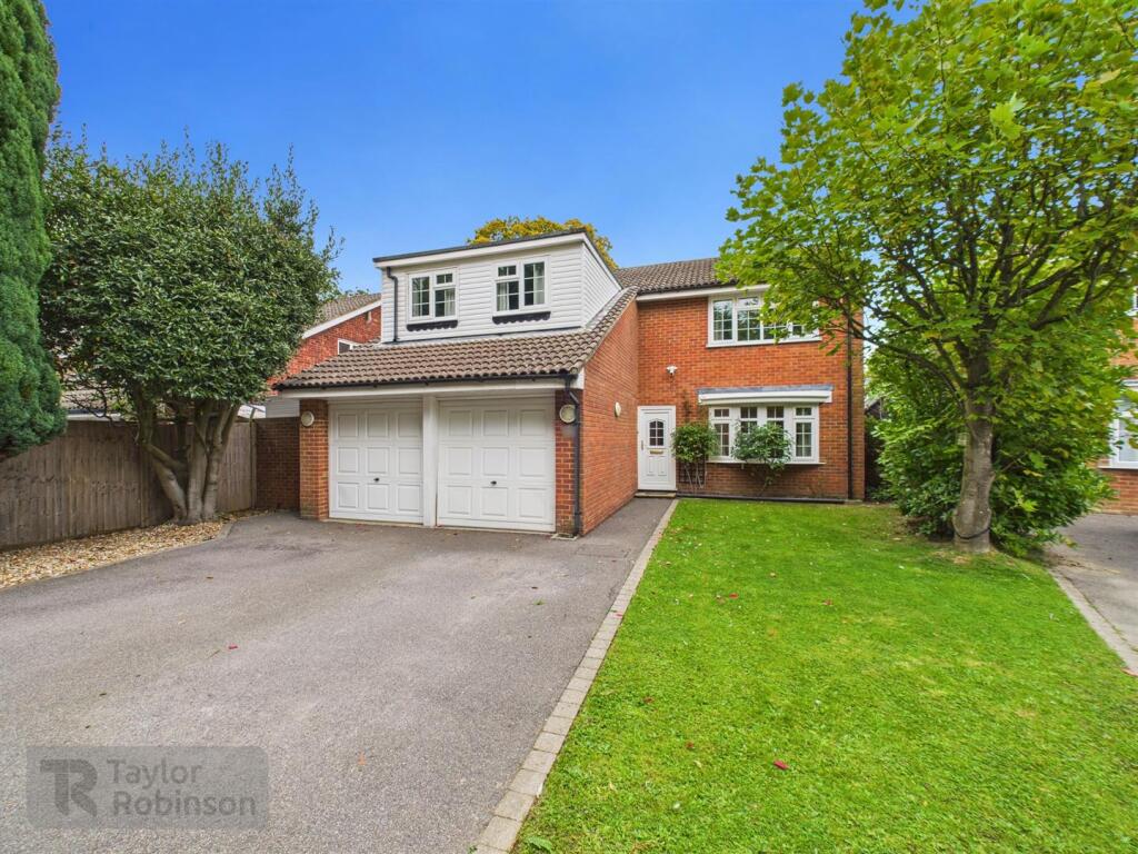 5 bedroom detached house for sale in Three Bridges, Crawley, RH10